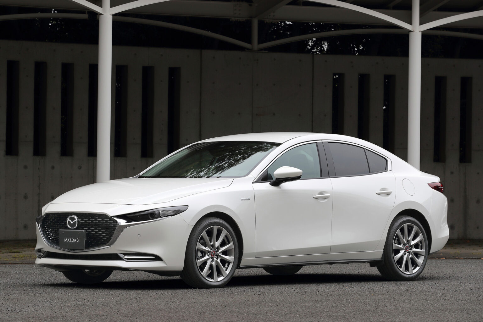 Mazda Mazda 3 Sedan 2.5 E-SKYACTIV G140 MHEV EXCLUSIVE-L AT - Autocritica