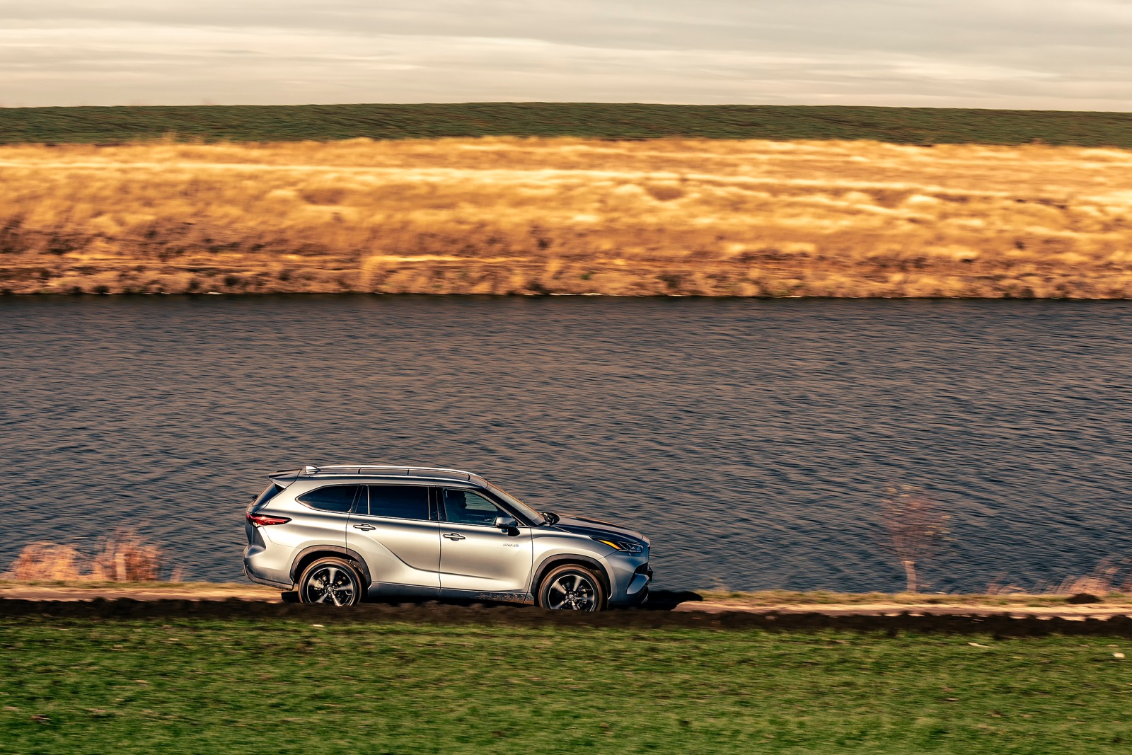 Test Drive: Toyota Highlander Hybrid - Autocritica