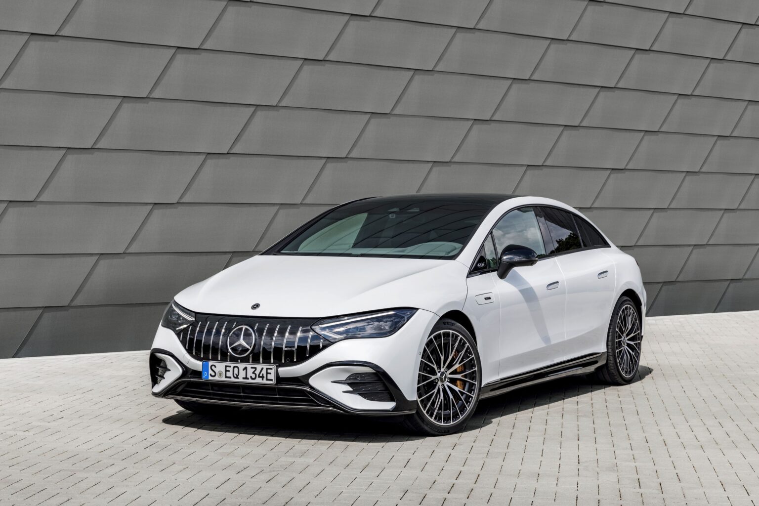 Mercedes Benz EQE BEV 96KWH 300 AUTO Autocritica