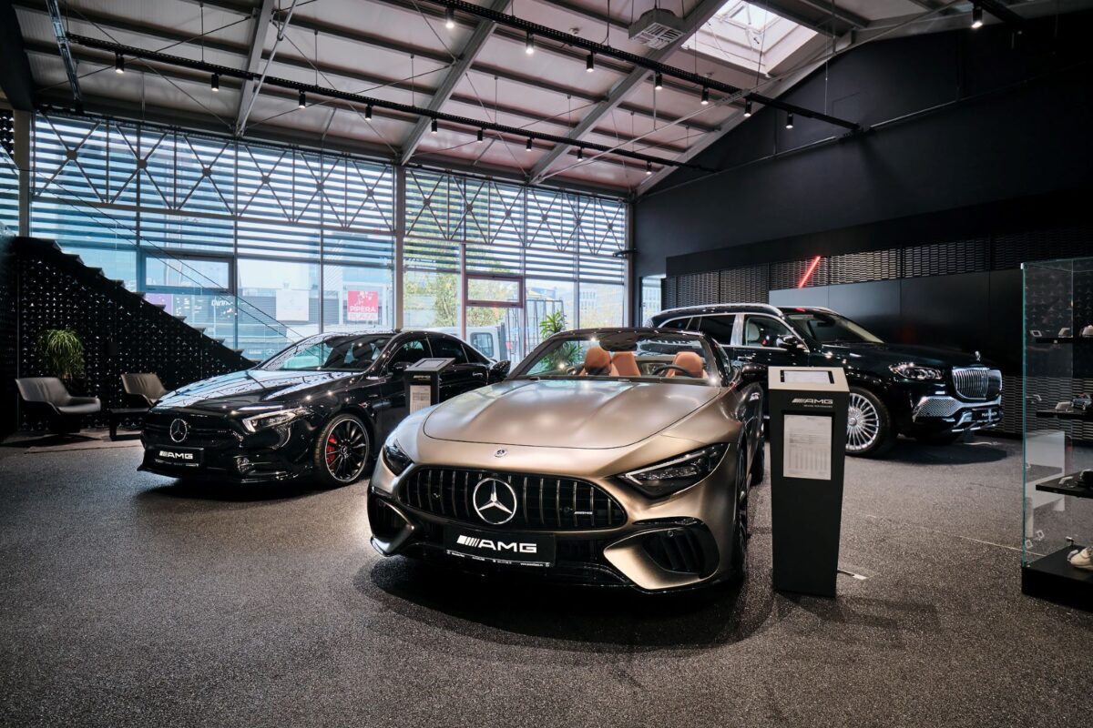 Mercedes-Benz: nou concept de showroom în România - Autocritica