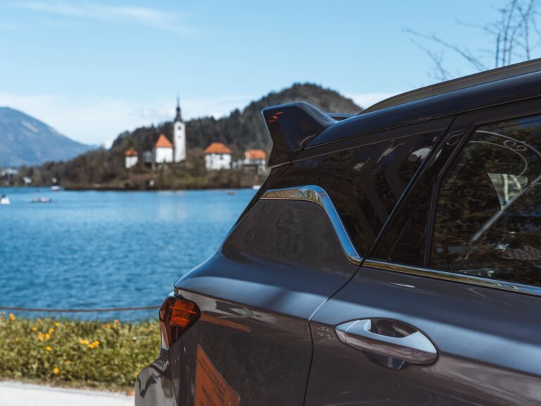 Geely: gigantul chinez debutează în România cu SUV-ul Coolray - Autocritica