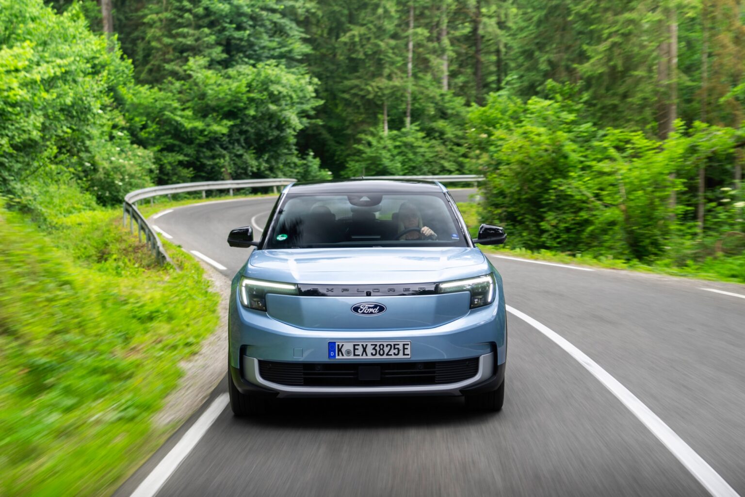 Test Drive: Ford Explorer Electric - Autocritica